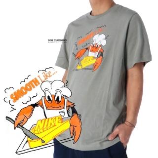 NIKE NSW TEE 灰綠 螃蟹 廚師 塗鴉 LOGO 小標 短袖 男款 FV3748-053 蟹老闆