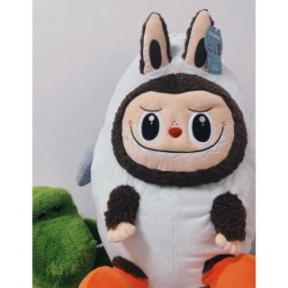 【POPMART 泡泡瑪特】泡泡瑪特 POP MART LABUBU SHARK PILLOW 樂園限定 labubu鯊魚大抱枕/高約56cm